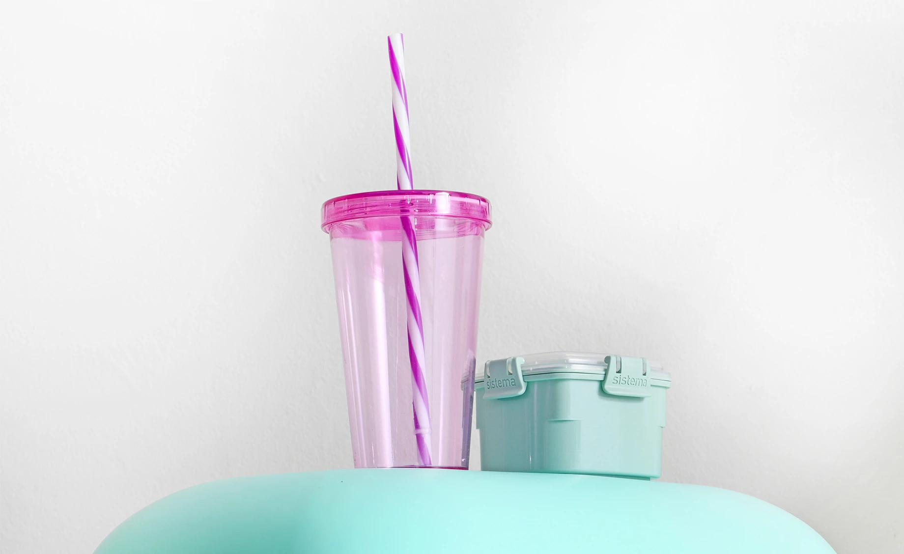 Čaša sa slamkom Candy 660ml više boja | Emmezeta webshop